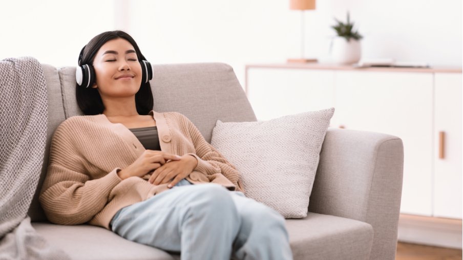 Binaurale Klänge: Wie sie deinen Schlaf und die Regeneration beeinflus – Holistic Heroes GmbH